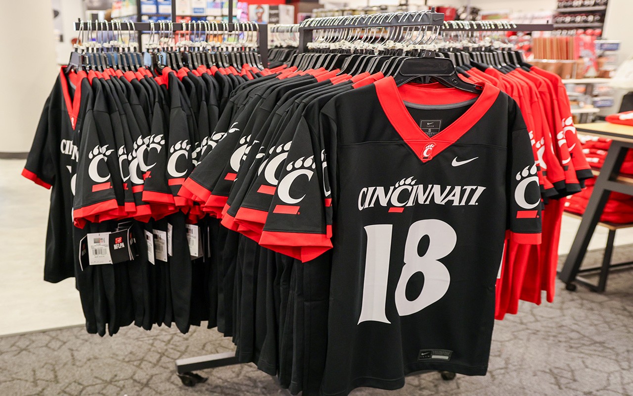 Fan Gear - Campus Life | University Of Cincinnati