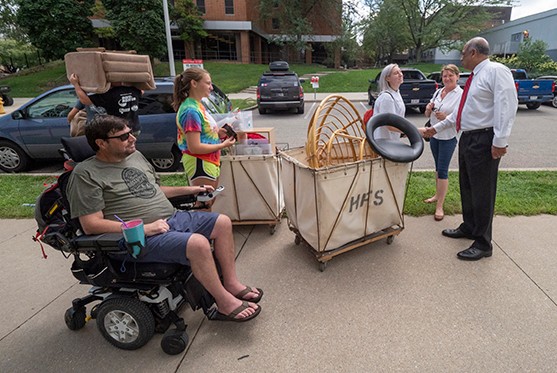 'Helping Hand' volunteers needed during annual move-in | University of ...