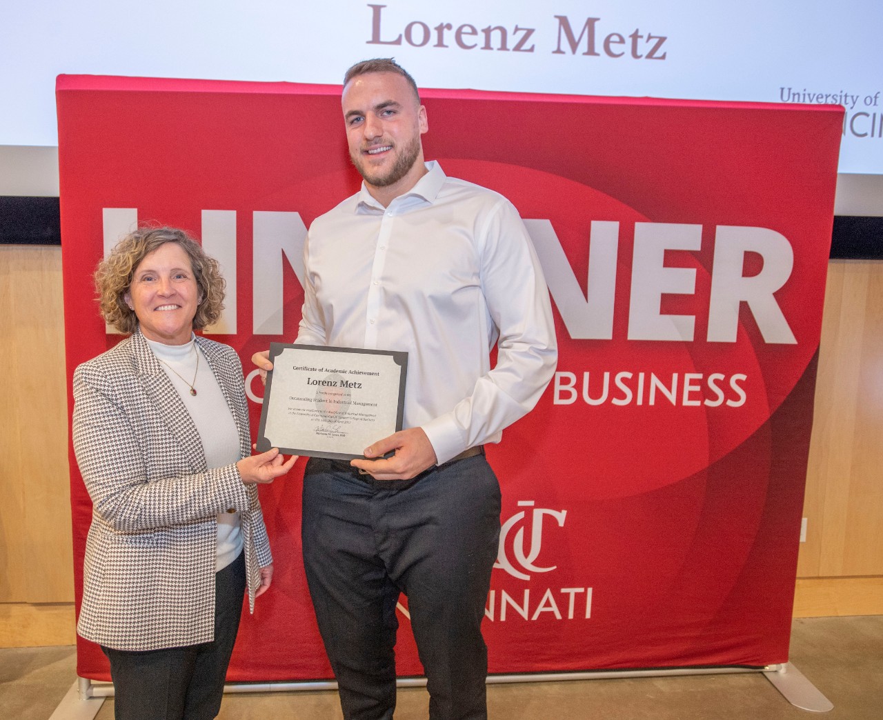 Lorenz Metz dominates his Lindner studies and defensive linemen ...