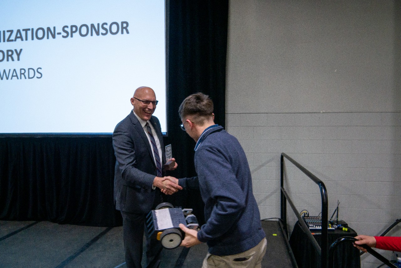 CEAS Expo showcases engineering capstone projects | University of ...