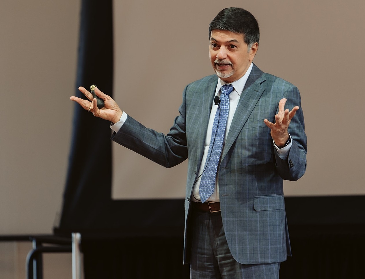 Warren Bennis Leadership Experience highlights leadership potential in ...