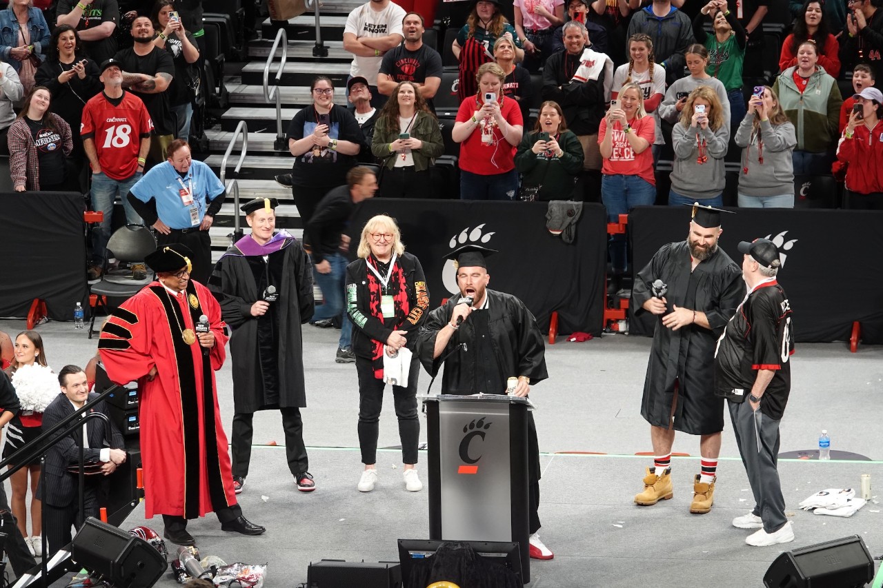 Jason and Travis Kelce take Cincinnati to ‘New Heights’ | University of ...