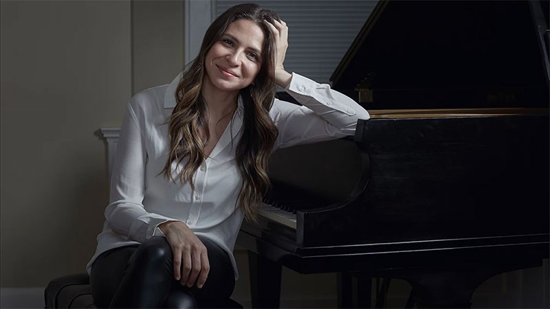 Piano alumna Brianna Matzke premieres TREMOR project at American Sign ...