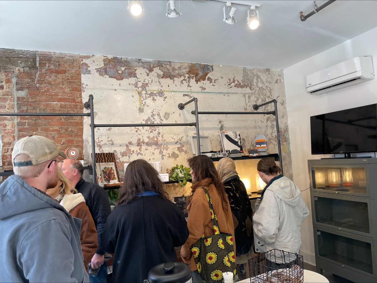 UC DAAP students open pop-up storefront in OTR called ADAAPT ...