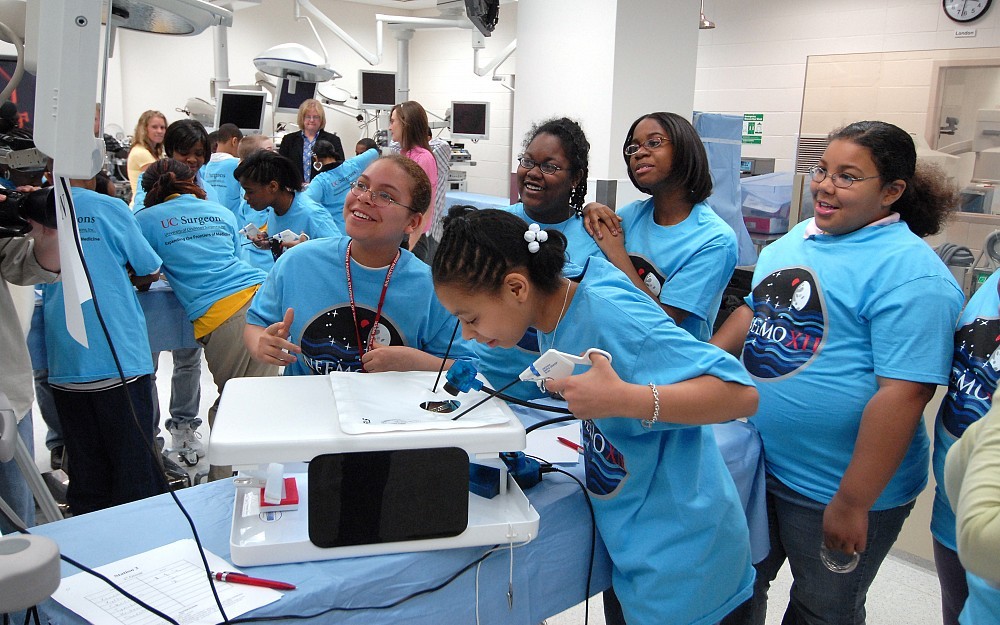 NASA Extreme Environment Mission Teaches Local Students About Space ...