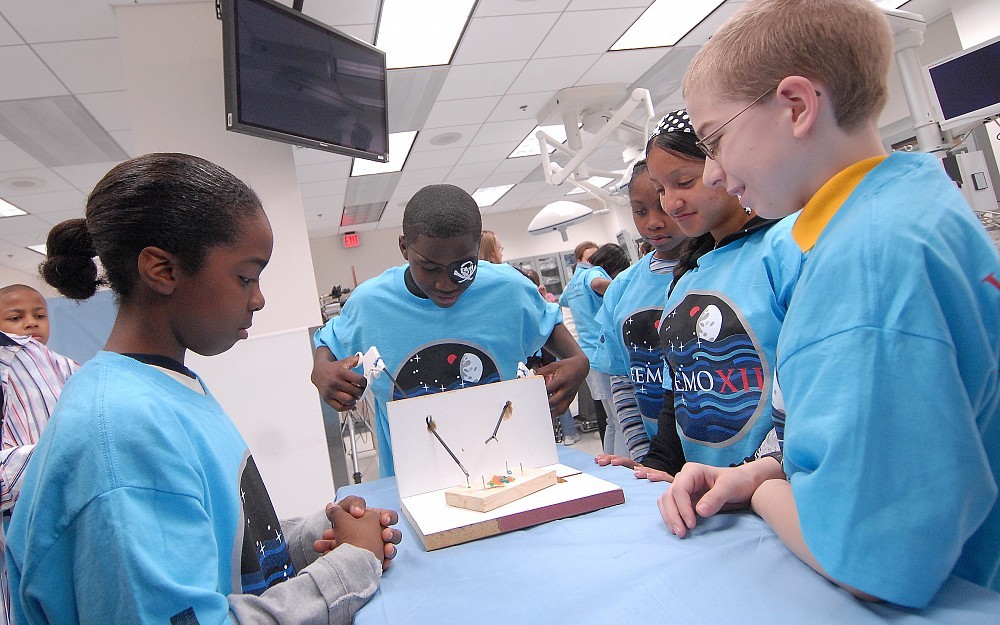 NASA Extreme Environment Mission Teaches Local Students About Space ...